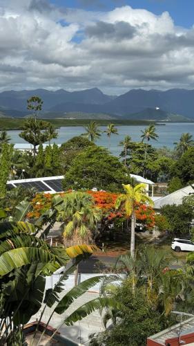 Ground Floor Of 2 Storey Artist's Studio House - Port Douglas
