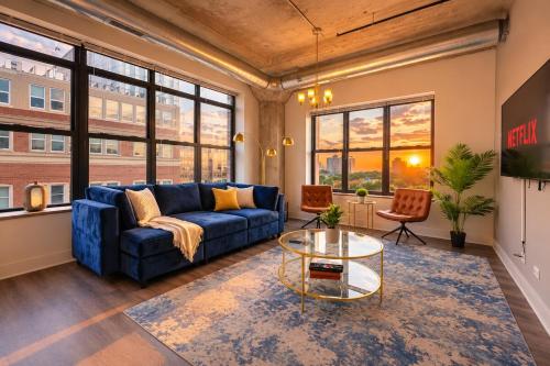 Spacious And Luxurious 3br Near Mccormick Place And Soldier Field With Optional Parking - Sleeps 10 - Chicago, IL