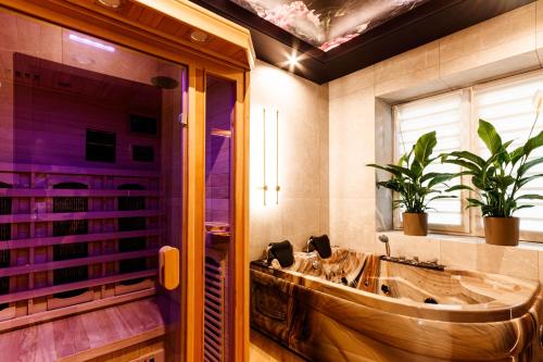 Secret Paradise Spa Apartment Jacuzzi & Sauna - Warsaw