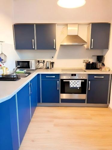Messe Apartment With 2 Bedrooms, Kitchen And Garden - Düsseldorf