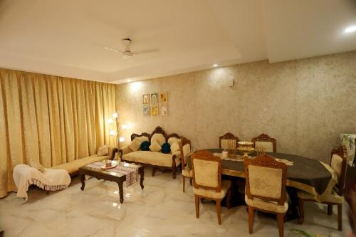 Meera Kunj 2 Luxury 3 Bhk Retreat - Vrindavan