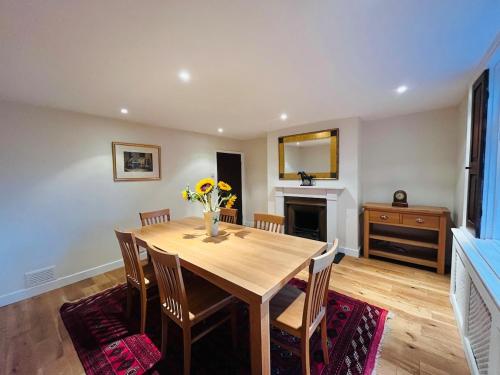 Delightful Period House With Sauna & Games Tables - Bracknell