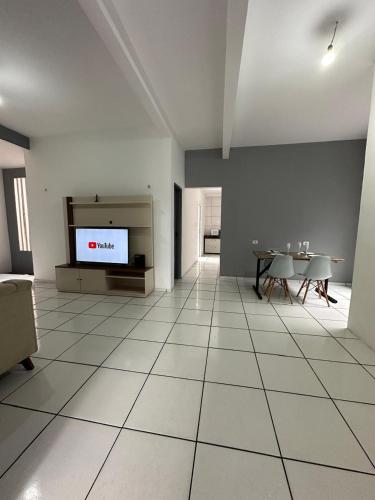 Casa Bem Localizada, Com 2 Quartos Amplos, Cozinha Equipada, Edicula, Wi-fi, Garagem, Proxima A Rodo - Teresina