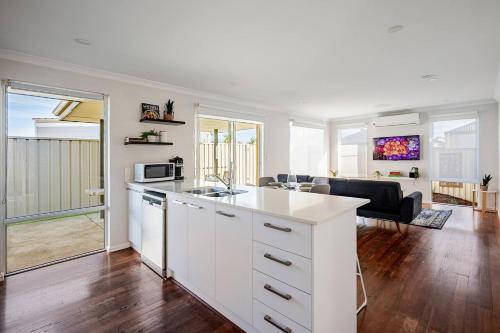 Baldivis Home Close To Iga, Cafe, Restaurants, 15 Mins To Beach - オーストラリア パース