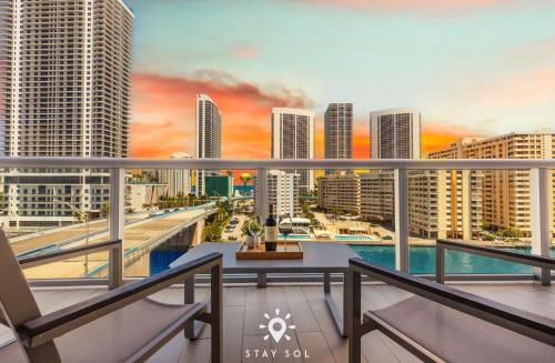 Stylish Haven With Pool And Balcony Views - Hollywood, FL
