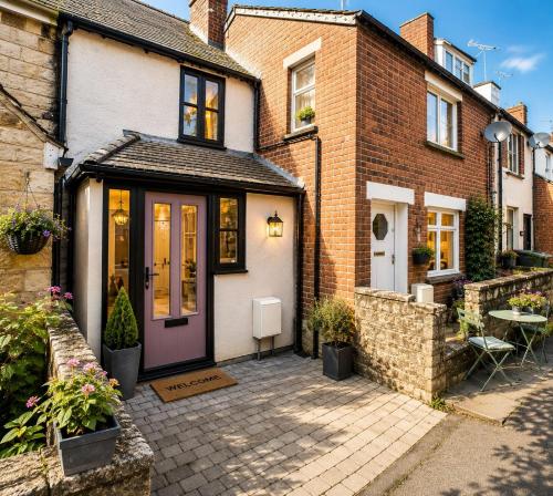 Beautiful Town Centre Cottage, Pets Welcome - Cotswolds