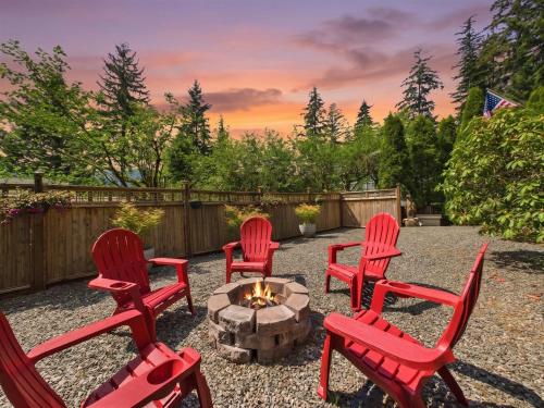 Treetop Retreat W Fire Pit - Juneau, AK