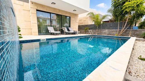 Villa "Imperial 1" With Pool - 3 Bedroom Near Mall - Paphos