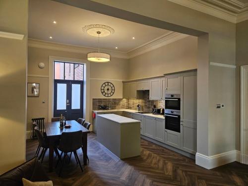 Carlisle City Centre Stunning Georgian Townhouse - Carlisle