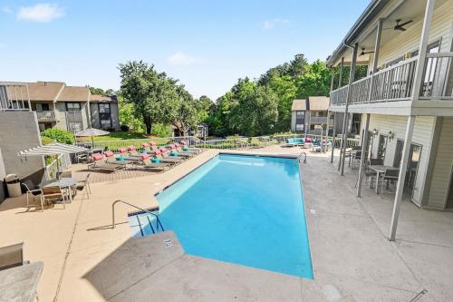 Great For Mid Or Long Stays - Pool, King Bed, Gym - Hoover, AL