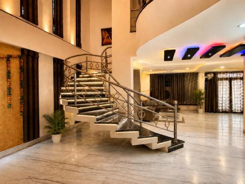 Urbana Luxury Ac Duplex Bungalow With Pergola Terrace - Nagpur