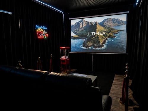 Theater Room • Fire Pit + Grill • Sleeps 16 - Kansas City