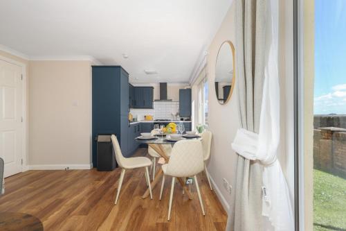 Sea Point - 2 Bed Apartment - Ardrossan