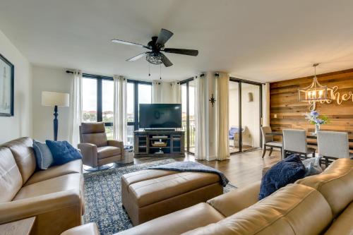 Airy Destin Condo W/ Pool - Walk To Private Beach! - Henderson Beach State Park, Destin