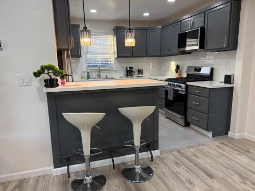 Modern Retreat In Richmond Near Sf & Berkeley - El Cerrito, CA