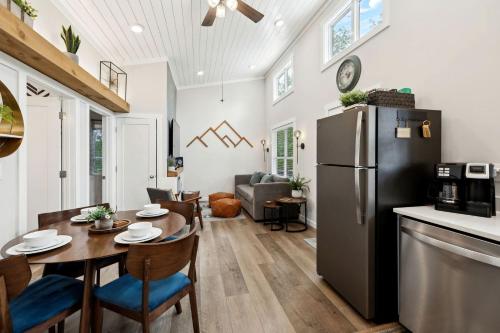 Exquisite Cabin With Stunning Interior, Outdoor Deck And Hot-tub In Tennessee - Savage Gulf State Park, Palmer