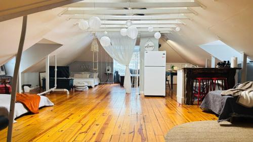 Charming Boho Loft Retreat With King And Queen Bed - Memphis