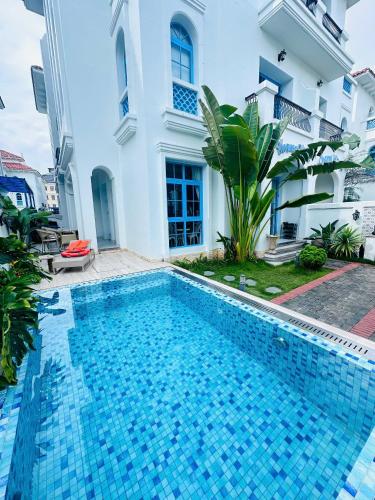 Kay Villa Chinh Chu Noi That Vip 6pn Sat Bien - Hạ Long