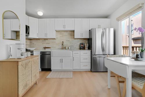 Beachside 1br Escape - King Bed & Full Kitchen - Manhattan Beach, CA