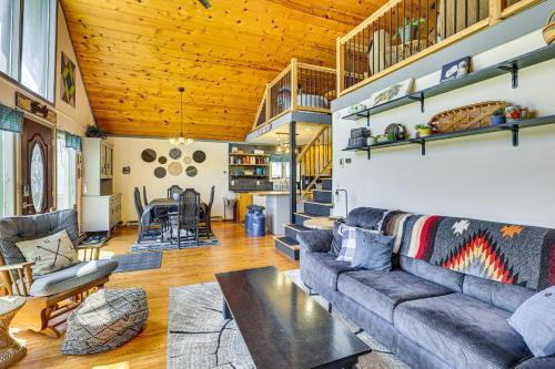 Private Deck + Hot Tub: Central Dickinson Home - Dakota du Nord