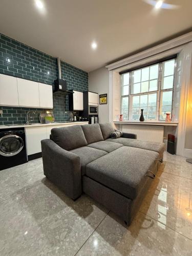 Super Luxurious 2 Bedroom Apartment With Free Parking - Derbyshire
