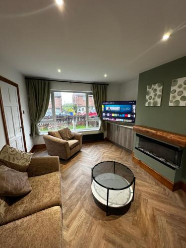 Luxury Home In Barnsley With Private Drive - Barnsley