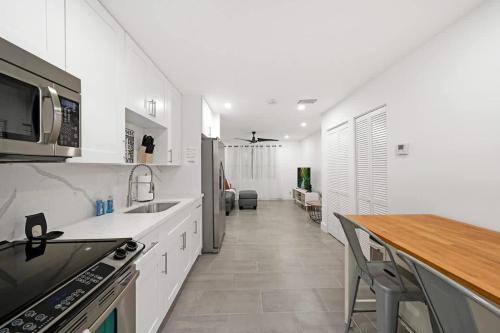 Peaceful Retreat By Dream Vacation - Fort Lauderdale-Hollywood Airport (FLL)