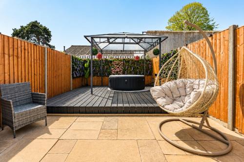 Open Mind Property- Bognor Bliss, Hot Tub & Parking - Bognor Regis