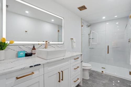 Remodeled Close To Beach With Private Pool - Bonita Springs, FL