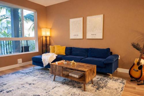 Relaxing Pacific Escape Near Disneyland, Pool & Gym - Santa Ana, CA