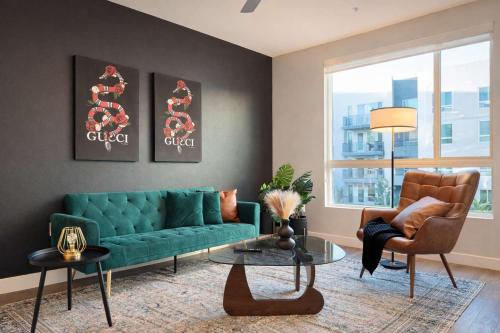Chic Disneyland Retreat Pool, Gym & Fast Wifi - Costa Mesa, CA