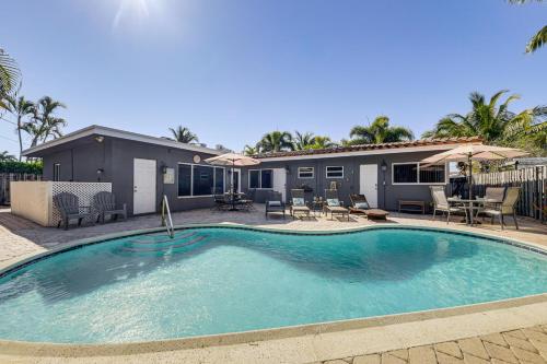 1 Block To Beach! Pompano Apt W/ Pool Access - Pompano Beach, FL