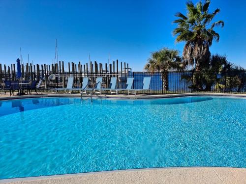 Waterfront 2-bedroom Condo In Panama City - Panama City