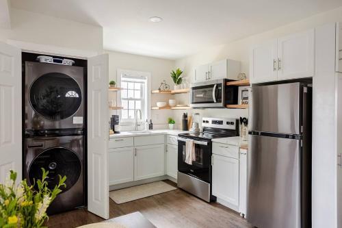 Private Studio Apartment With One King Bed And One Sofa Bed - Kennett Square, PA