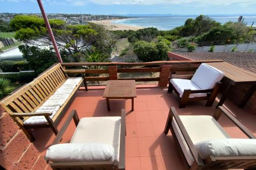 Beachfront Villa African Queen - Jeffreys Bay