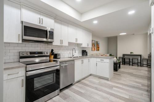 2br Stylish & Private Suite Free Banff Pass Netflix Parking Se Calgary - Alberta