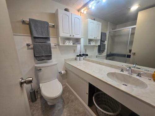 Cedar Lodge Room-private Balcony Close To Weirs! - Laconia, NH