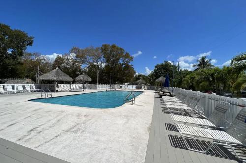 New Tiny Home Paddle Boards, Kayaks, Pool, Marina - Key Largo, FL