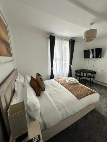 Glams Luxury Home - Wolverhampton