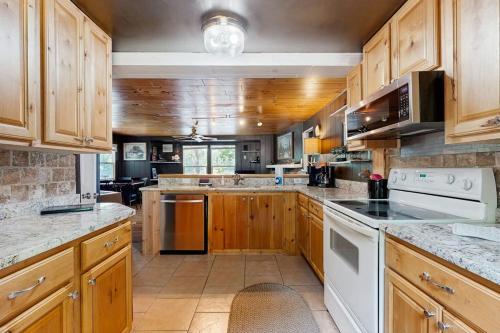 Blue Jay Cabin - Rhinelander, WI