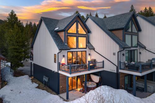Slopeside Villa 125 I Private Hot Tub I Ski Views I Activity Program - Georgetown, CO