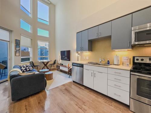 Creative 2 Levels Penthouse - Culver City, CA