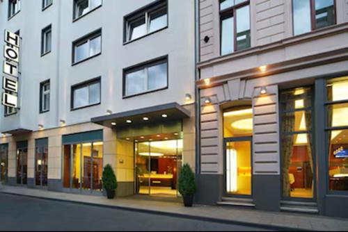 Picasso - Modernes Apartment Mit Balkon Nahe City & Dom - - Cologne