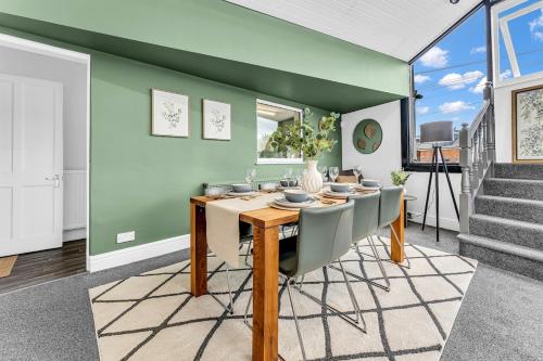 Family, Contractor & Business Stays, 4 Bedrooms, Ample Parking, Near Chester - Chester