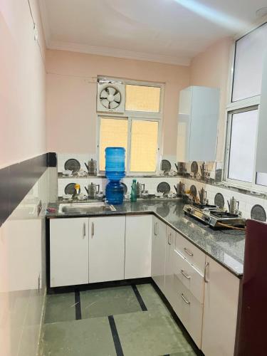 Let'stay - Cuzzie, Sector 63a Noida - 노이다