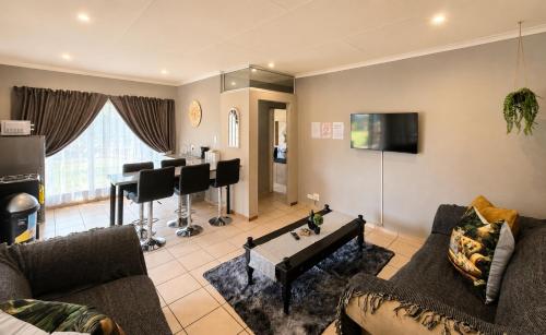 Zhantique Guest House 2- Unit 6 - Boksburg