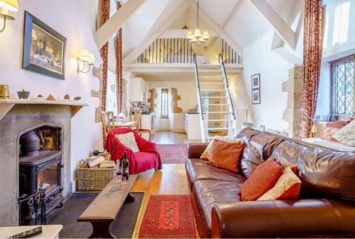 Welsh Gatehouse A Historic Castle Retreat That Welcomes Dogs And Electric Vehicles - Chepstow