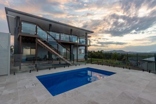 Belle Vue - 4brm 2bth Ac Pool Views - Mackay