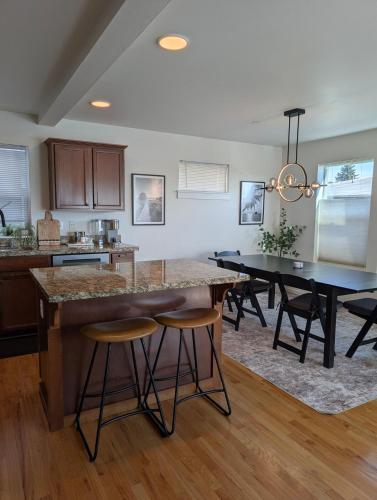 Gallery House, Minimalist Luxury 4br, Near Dt & Stadiums - Woodland Park Zoo, Seattle
