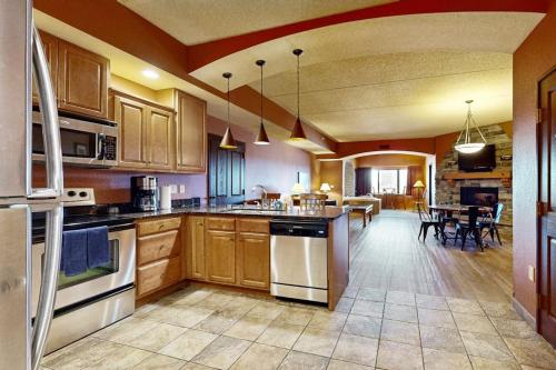 Chula Vista Resort Condo 2520 & 2522 Full Property - Wisconsin Dells, WI
